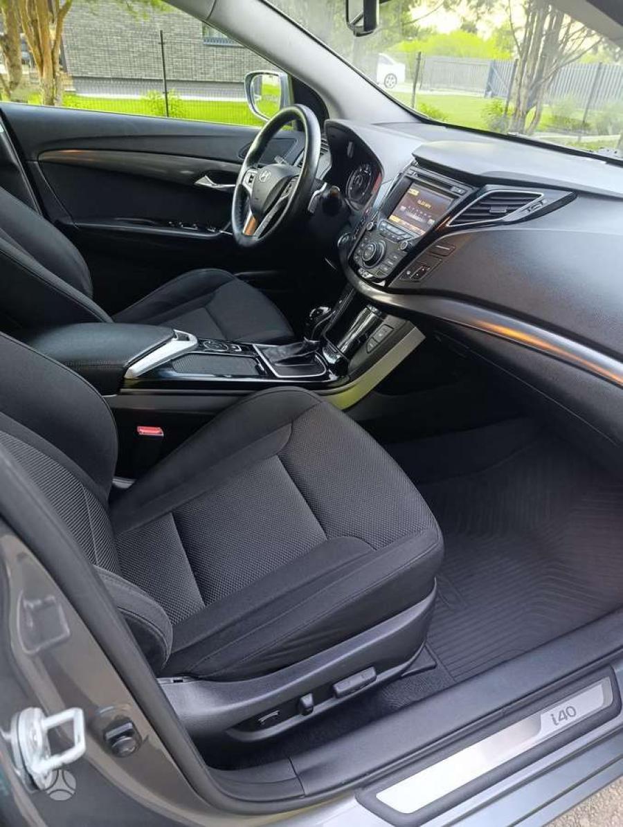 Grey Hyundai i40 2012 in Panevezys, with an engine capacity of 1.69 L and mileage of 251 thousand km for 5390 €, photo 4 on AUTOMOTO.COM.LV