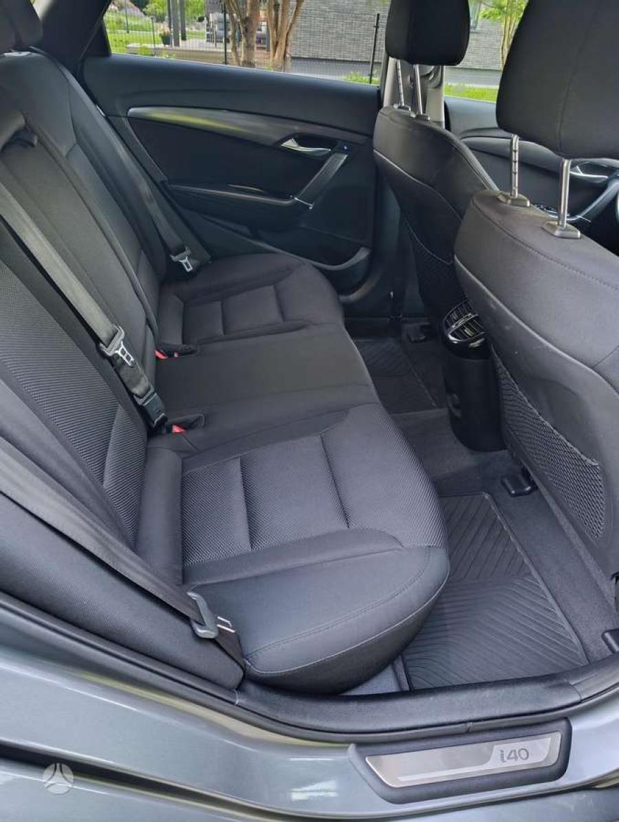 Grey Hyundai i40 2012 in Panevezys, with an engine capacity of 1.69 L and mileage of 251 thousand km for 5390 €, photo 5 on AUTOMOTO.COM.LV