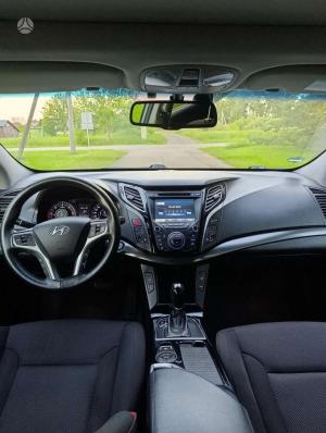 Grey Hyundai i40 2012 in Panevezys, with an engine capacity of 1.69 L and mileage of 251 thousand km for 5390 €, photo 8 on AUTOMOTO.COM.LV