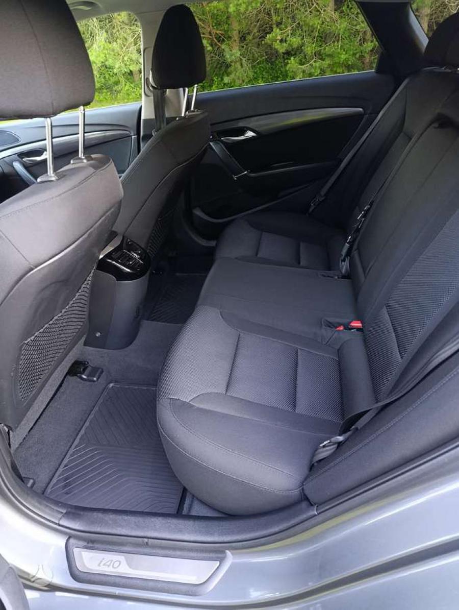 Grey Hyundai i40 2012 in Panevezys, with an engine capacity of 1.69 L and mileage of 251 thousand km for 5390 €, photo 9 on AUTOMOTO.COM.LV