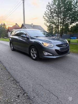 Grey Hyundai i40 2012 in Panevezys, with an engine capacity of 1.69 L and mileage of 251 thousand km for 5390 €, photo 11 on AUTOMOTO.COM.LV