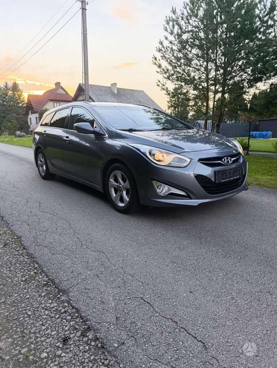 Grey Hyundai i40 2012 in Panevezys, with an engine capacity of 1.69 L and mileage of 251 thousand km for 5390 €, photo 11 on AUTOMOTO.COM.LV