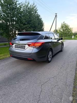 Grey Hyundai i40 2012 in Panevezys, with an engine capacity of 1.69 L and mileage of 251 thousand km for 5390 €, photo 13 on AUTOMOTO.COM.LV