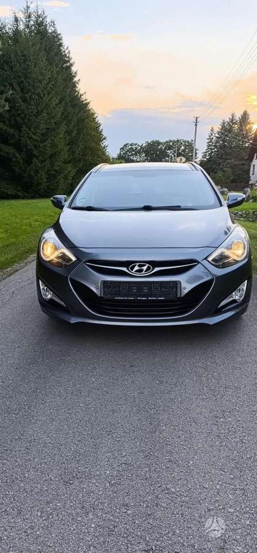 Grey Hyundai i40 2012 in Panevezys, with an engine capacity of 1.69 L and mileage of 251 thousand km for 5390 €, photo 17 on AUTOMOTO.COM.LV