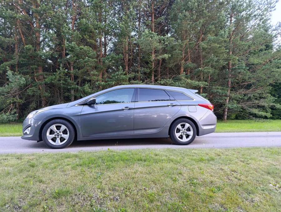 Grey Hyundai i40 2012 in Panevezys, with an engine capacity of 1.69 L and mileage of 251 thousand km for 5390 €, photo 18 on AUTOMOTO.COM.LV
