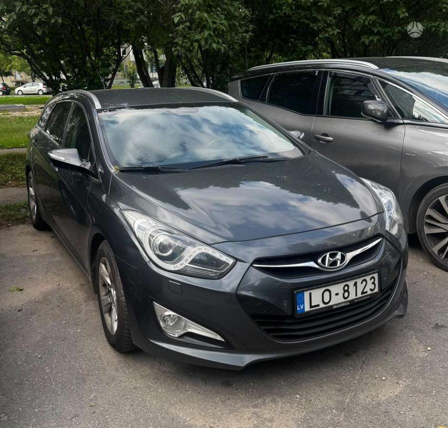Grey Hyundai i40 2012 in Riga, with an engine capacity of 1.69 L and mileage of 230 thousand km for 2350 €, photo 3 on AUTOMOTO.COM.LV