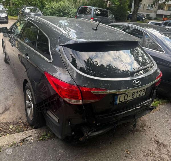 Pelēks Hyundai i40 2012 Rīga, ar dzinēja tilpumu 1.69 L un nobraukumu 230 tūkst. km par 2350 €, foto 4 vietnē AUTOMOTO.COM.LV