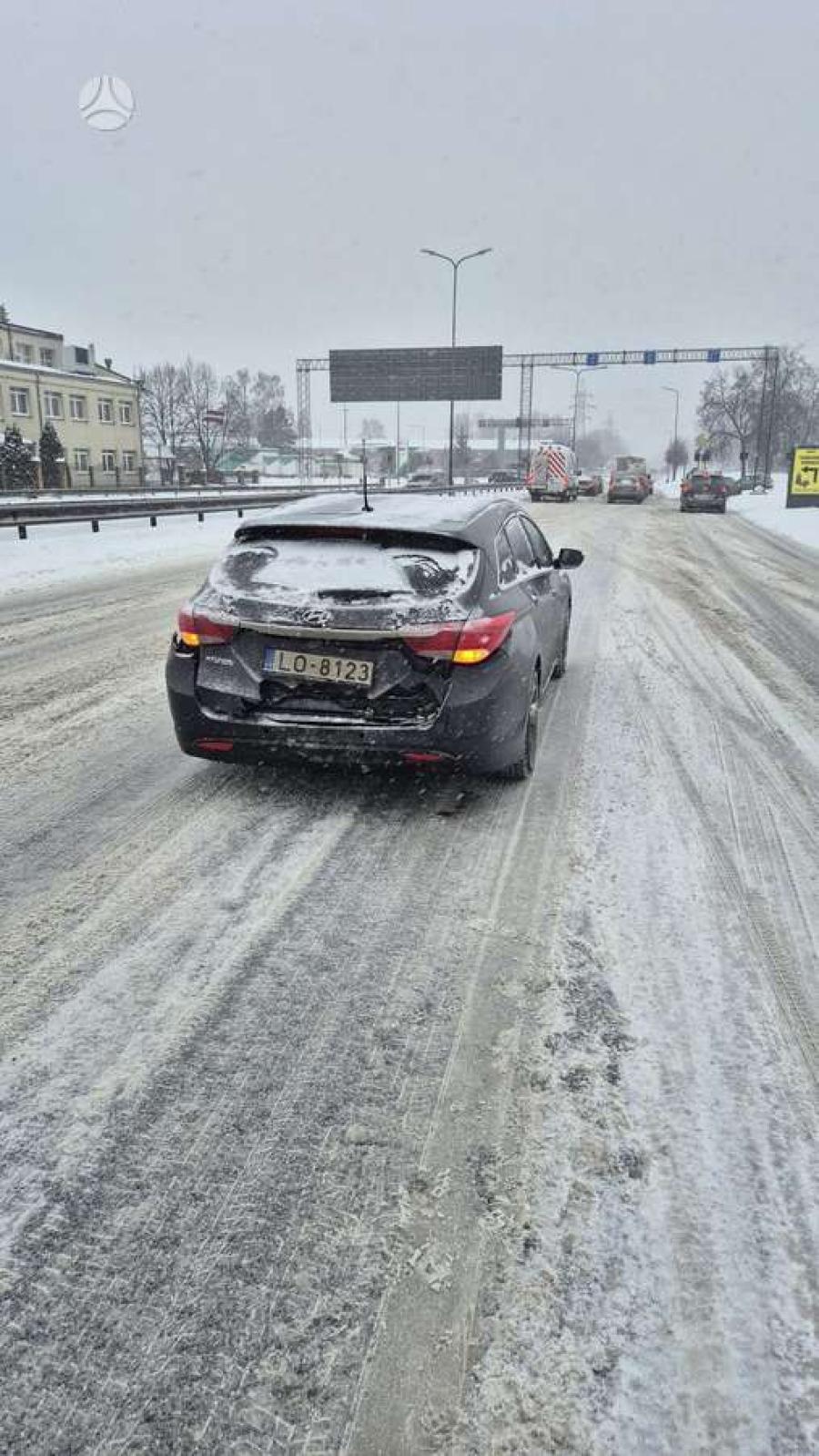 Grey Hyundai i40 2012 in Riga, with an engine capacity of 1.69 L and mileage of 230 thousand km for 2350 €, photo 6 on AUTOMOTO.COM.LV