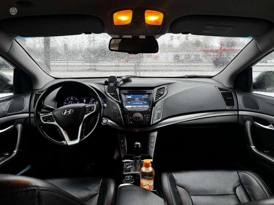 Grey Hyundai i40 2012 in Riga, with an engine capacity of 1.69 L and mileage of 230 thousand km for 2350 €, photo 11 on AUTOMOTO.COM.LV