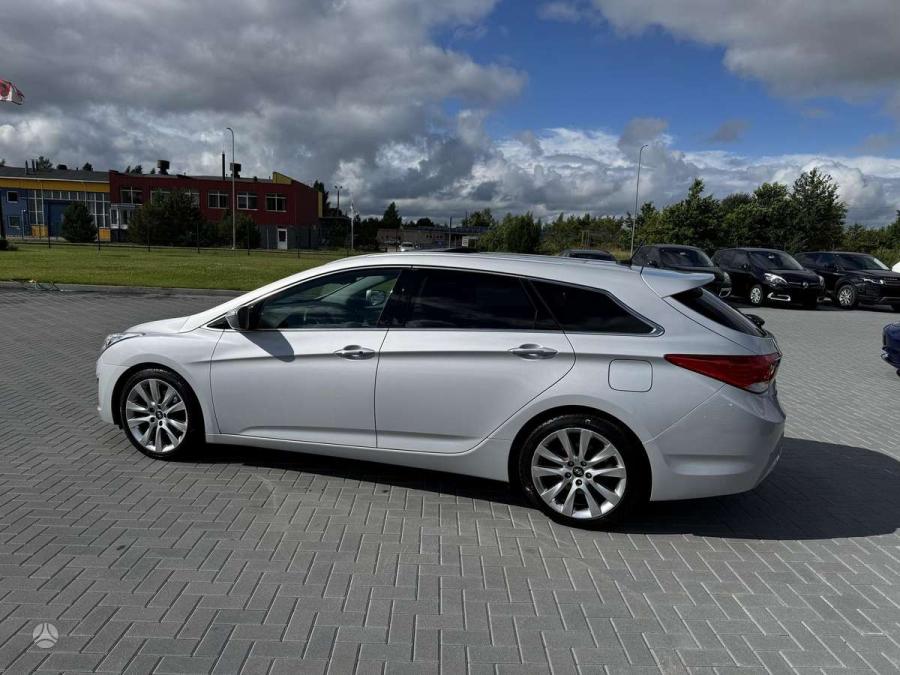 Pelēks Hyundai i40 2012 Telšiai, ar dzinēja tilpumu 1.69 L un nobraukumu 240 tūkst. km par 5200 €, foto 4 vietnē AUTOMOTO.COM.LV
