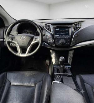 Grey Hyundai i40 2012 in Vilnius, with an engine capacity of 1.69 L and mileage of 275 thousand km for 4600 €, photo 8 on AUTOMOTO.COM.LV