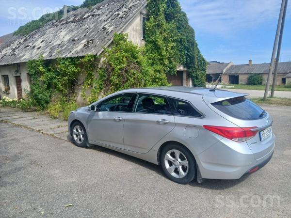 Grey Hyundai i40 2012 in Dobele, with an engine capacity of 1.70 L and mileage of 217 thousand km for 3300 €, photo 4 on AUTOMOTO.COM.LV