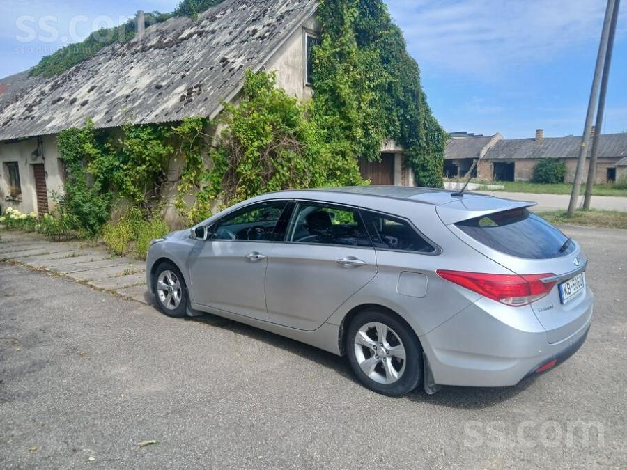Grey Hyundai i40 2012 in Dobele, with an engine capacity of 1.70 L and mileage of 217 thousand km for 3300 €, photo 5 on AUTOMOTO.COM.LV