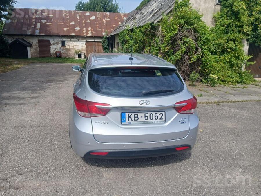Grey Hyundai i40 2012 in Dobele, with an engine capacity of 1.70 L and mileage of 217 thousand km for 3300 €, photo 6 on AUTOMOTO.COM.LV