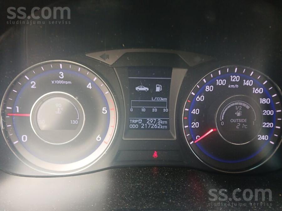 Grey Hyundai i40 2012 in Dobele, with an engine capacity of 1.70 L and mileage of 217 thousand km for 3300 €, photo 7 on AUTOMOTO.COM.LV
