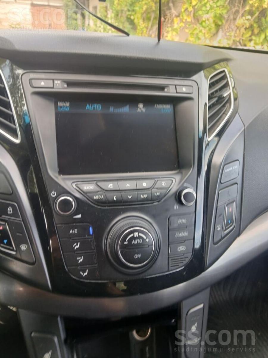 Grey Hyundai i40 2012 in Dobele, with an engine capacity of 1.70 L and mileage of 217 thousand km for 3300 €, photo 8 on AUTOMOTO.COM.LV