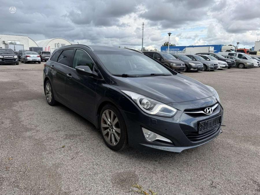 Pelēks Hyundai i40 2012 Marijampole, ar dzinēja tilpumu 1.69 L un nobraukumu 268 tūkst. km par 3250 €, foto 3 vietnē AUTOMOTO.COM.LV