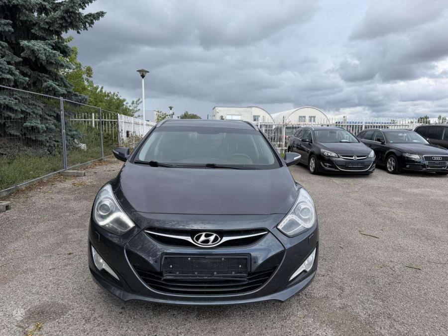Pelēks Hyundai i40 2012 Marijampole, ar dzinēja tilpumu 1.69 L un nobraukumu 268 tūkst. km par 3250 €, foto 4 vietnē AUTOMOTO.COM.LV