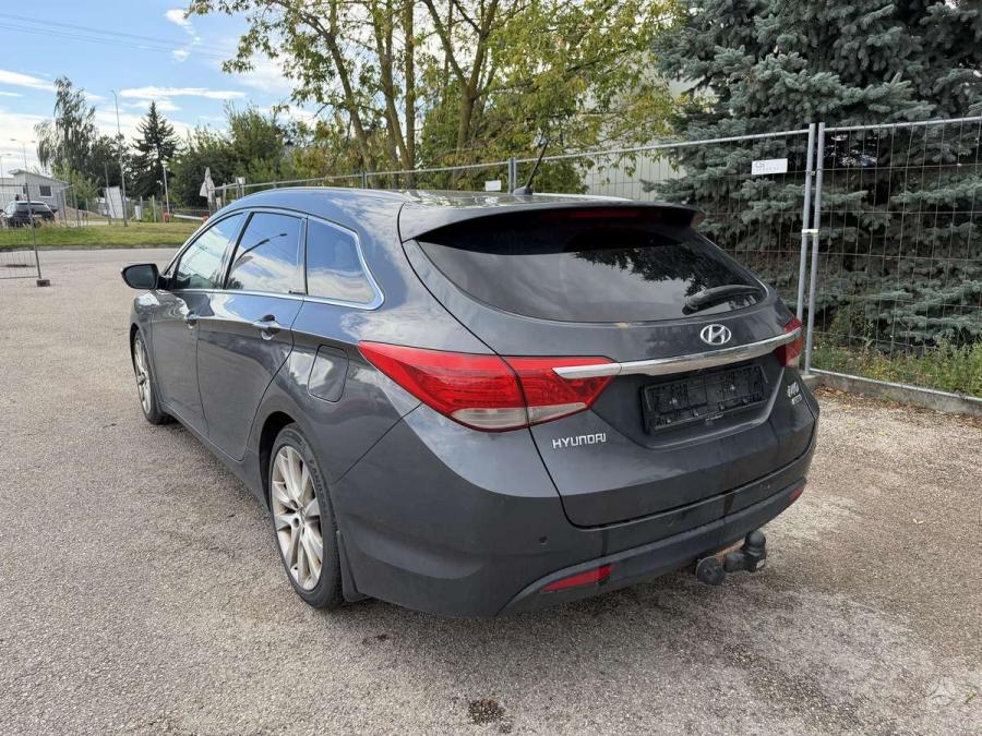 Pelēks Hyundai i40 2012 Marijampole, ar dzinēja tilpumu 1.69 L un nobraukumu 268 tūkst. km par 3250 €, foto 7 vietnē AUTOMOTO.COM.LV