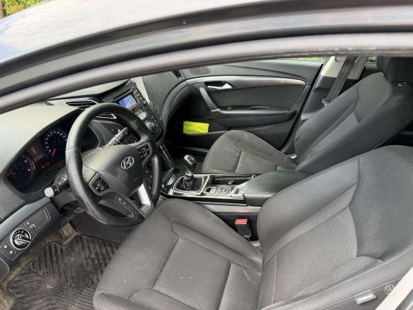Pelēks Hyundai i40 2012 Marijampole, ar dzinēja tilpumu 1.69 L un nobraukumu 268 tūkst. km par 3250 €, foto 8 vietnē AUTOMOTO.COM.LV