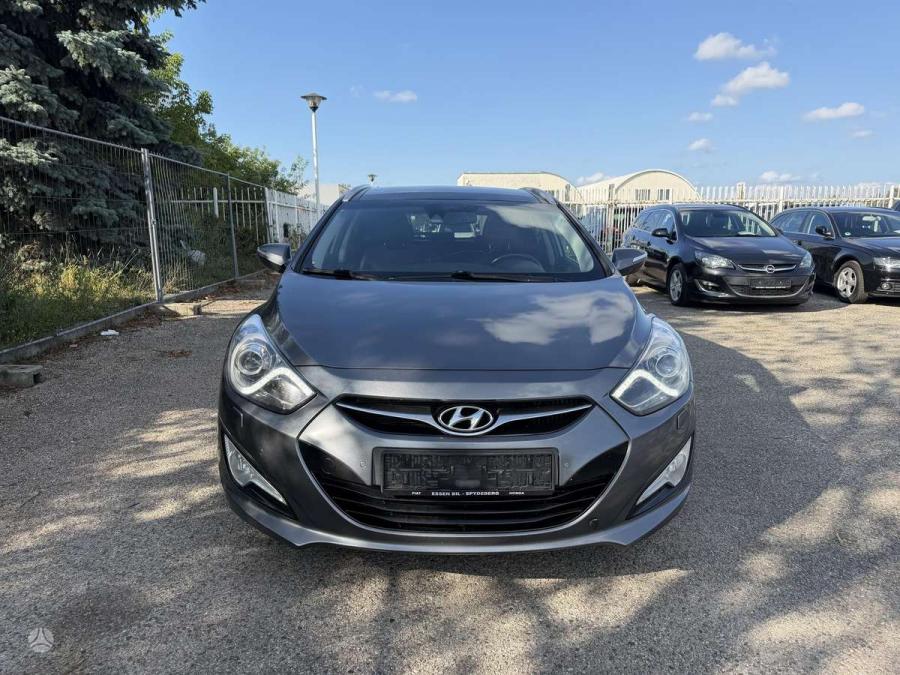 Pelēks Hyundai i40 2012 Marijampole, ar dzinēja tilpumu 1.69 L un nobraukumu 188 tūkst. km par 3550 €, foto 3 vietnē AUTOMOTO.COM.LV