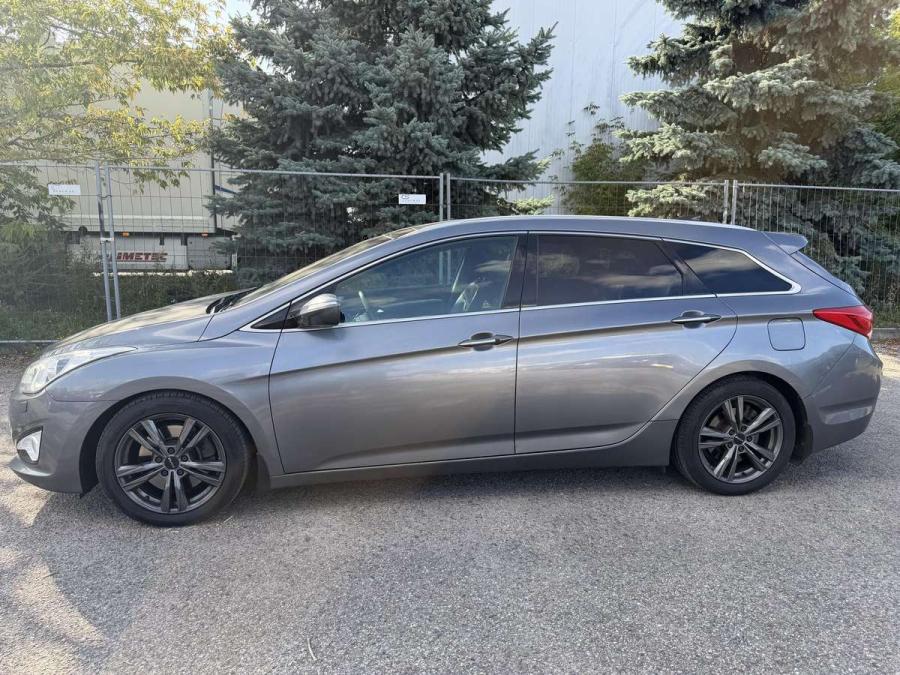 Pelēks Hyundai i40 2012 Marijampole, ar dzinēja tilpumu 1.69 L un nobraukumu 188 tūkst. km par 3550 €, foto 9 vietnē AUTOMOTO.COM.LV