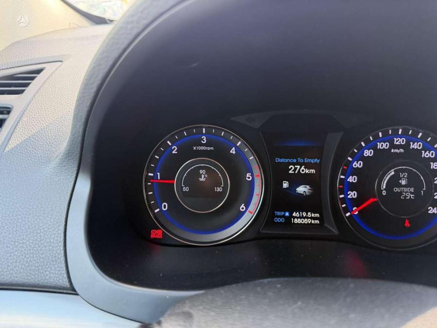 Pelēks Hyundai i40 2012 Marijampole, ar dzinēja tilpumu 1.69 L un nobraukumu 188 tūkst. km par 3550 €, foto 14 vietnē AUTOMOTO.COM.LV