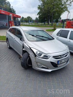 Grey Hyundai i40 2012 in Jelgava, with an engine capacity of 1.70 L and mileage of 235 thousand km for 2000 €, photo 1 on AUTOMOTO.COM.LV