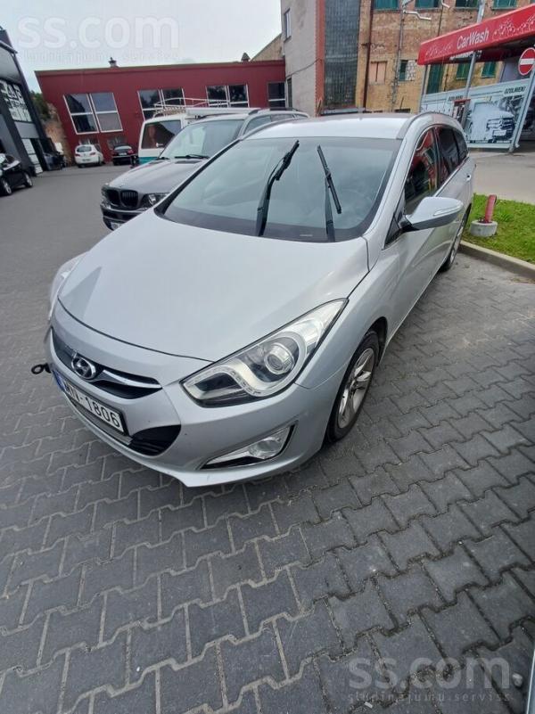 Grey Hyundai i40 2012 in Jelgava, with an engine capacity of 1.70 L and mileage of 235 thousand km for 2000 €, photo 3 on AUTOMOTO.COM.LV