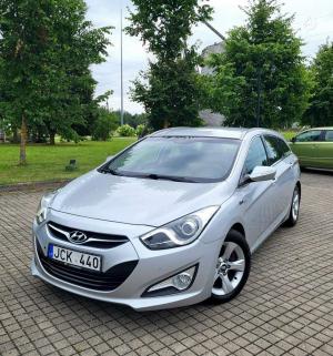 Grey Hyundai i40 2012 in Siauliai, with an engine capacity of 1.70 L and mileage of 295 thousand km for 3750 €, photo 3 on AUTOMOTO.COM.LV