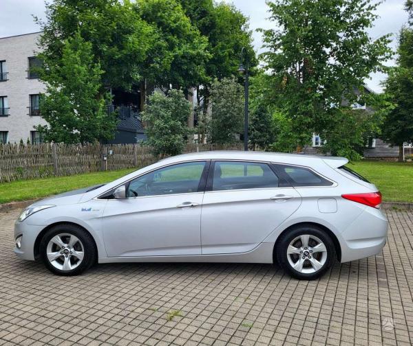Grey Hyundai i40 2012 in Siauliai, with an engine capacity of 1.70 L and mileage of 295 thousand km for 3750 €, photo 5 on AUTOMOTO.COM.LV
