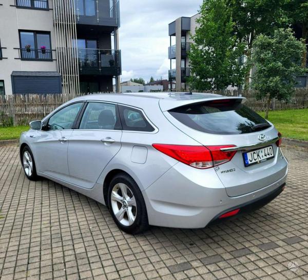 Grey Hyundai i40 2012 in Siauliai, with an engine capacity of 1.70 L and mileage of 295 thousand km for 3750 €, photo 6 on AUTOMOTO.COM.LV