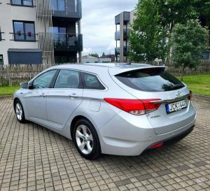 Grey Hyundai i40 2012 in Siauliai, with an engine capacity of 1.70 L and mileage of 295 thousand km for 3750 €, photo 6 on AUTOMOTO.COM.LV