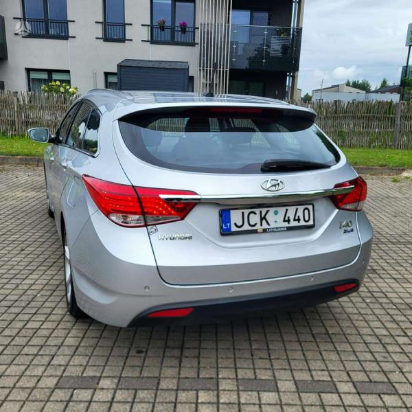 Grey Hyundai i40 2012 in Siauliai, with an engine capacity of 1.70 L and mileage of 295 thousand km for 3750 €, photo 7 on AUTOMOTO.COM.LV