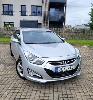 Grey Hyundai i40 2012 in Siauliai, with an engine capacity of 1.70 L and mileage of 295 thousand km for 3750 €, photo 12 on AUTOMOTO.COM.LV