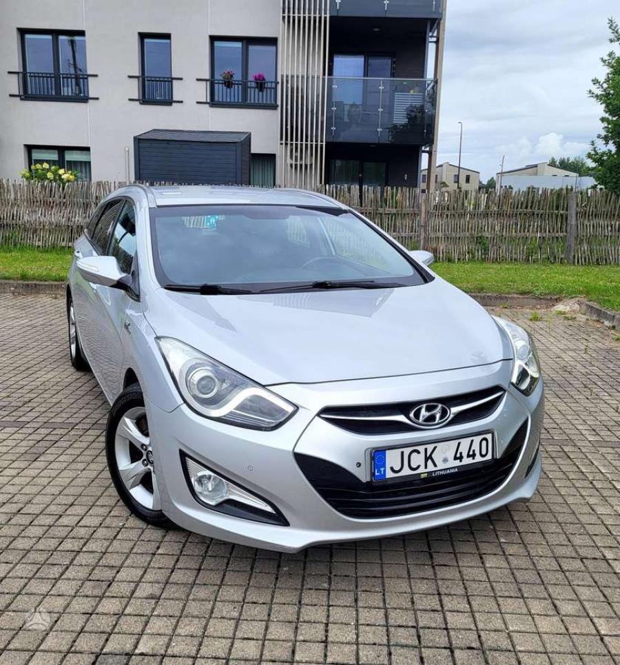 Grey Hyundai i40 2012 in Siauliai, with an engine capacity of 1.70 L and mileage of 295 thousand km for 3750 €, photo 12 on AUTOMOTO.COM.LV