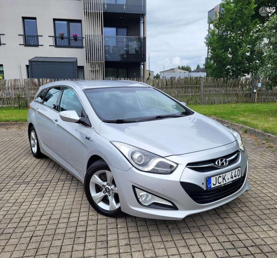 Grey Hyundai i40 2012 in Siauliai, with an engine capacity of 1.70 L and mileage of 295 thousand km for 3750 €, photo 13 on AUTOMOTO.COM.LV