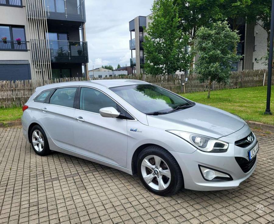 Grey Hyundai i40 2012 in Siauliai, with an engine capacity of 1.70 L and mileage of 295 thousand km for 3750 €, photo 14 on AUTOMOTO.COM.LV