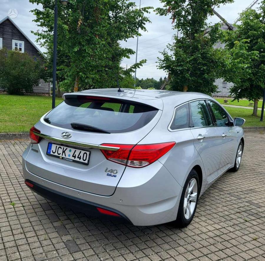 Grey Hyundai i40 2012 in Siauliai, with an engine capacity of 1.70 L and mileage of 295 thousand km for 3750 €, photo 17 on AUTOMOTO.COM.LV