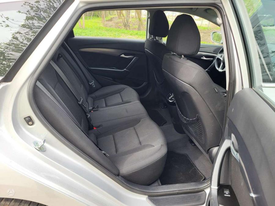 Grey Hyundai i40 2012 in Siauliai, with an engine capacity of 1.70 L and mileage of 295 thousand km for 3750 €, photo 22 on AUTOMOTO.COM.LV