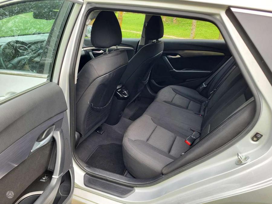 Grey Hyundai i40 2012 in Siauliai, with an engine capacity of 1.70 L and mileage of 295 thousand km for 3750 €, photo 23 on AUTOMOTO.COM.LV