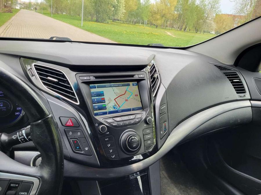 Grey Hyundai i40 2012 in Siauliai, with an engine capacity of 1.70 L and mileage of 295 thousand km for 3750 €, photo 25 on AUTOMOTO.COM.LV