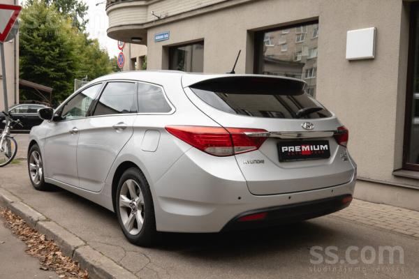 Pelēks Hyundai i40 2012 Rīga, ar dzinēja tilpumu 1.70 L un nobraukumu 259 tūkst. km par 3000 €, foto 6 vietnē AUTOMOTO.COM.LV