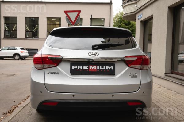 Pelēks Hyundai i40 2012 Rīga, ar dzinēja tilpumu 1.70 L un nobraukumu 259 tūkst. km par 3000 €, foto 7 vietnē AUTOMOTO.COM.LV