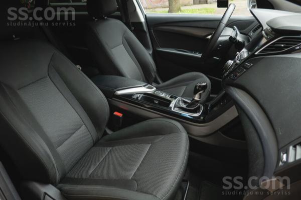 Pelēks Hyundai i40 2012 Rīga, ar dzinēja tilpumu 1.70 L un nobraukumu 259 tūkst. km par 3000 €, foto 11 vietnē AUTOMOTO.COM.LV