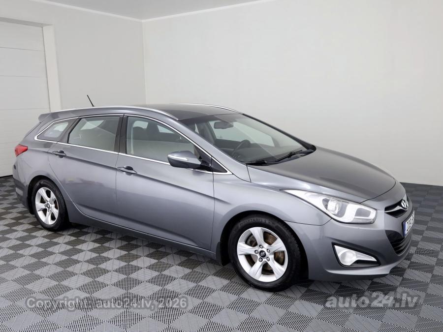 Pelēks Hyundai i40 2012 Tallina, ar dzinēja tilpumu 1.70 L un nobraukumu 263 tūkst. km par 3999 €, foto 1 vietnē AUTOMOTO.COM.LV
