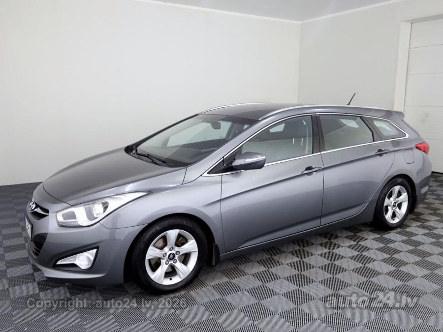 Pelēks Hyundai i40 2012 Tallina, ar dzinēja tilpumu 1.70 L un nobraukumu 263 tūkst. km par 3999 €, foto 3 vietnē AUTOMOTO.COM.LV