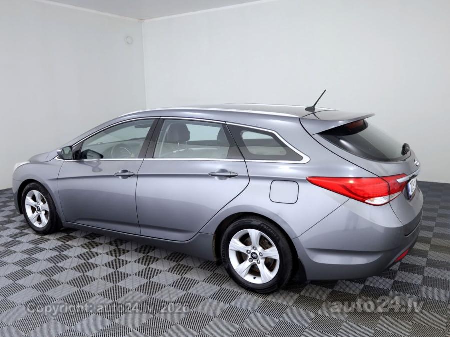 Pelēks Hyundai i40 2012 Tallina, ar dzinēja tilpumu 1.70 L un nobraukumu 263 tūkst. km par 3999 €, foto 5 vietnē AUTOMOTO.COM.LV