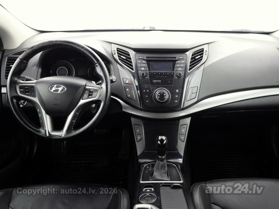 Pelēks Hyundai i40 2012 Tallina, ar dzinēja tilpumu 1.70 L un nobraukumu 263 tūkst. km par 3999 €, foto 6 vietnē AUTOMOTO.COM.LV