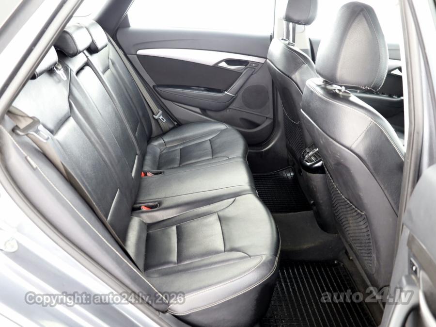 Pelēks Hyundai i40 2012 Tallina, ar dzinēja tilpumu 1.70 L un nobraukumu 263 tūkst. km par 3999 €, foto 8 vietnē AUTOMOTO.COM.LV